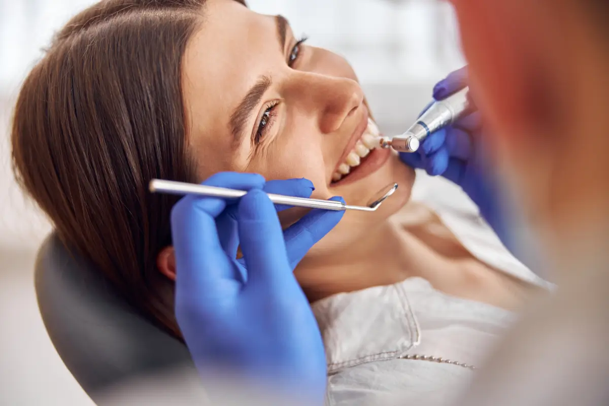 Професійне чищення зубів Air Flow в Києві | 🦷 DENTIFY – Стоматология ...
